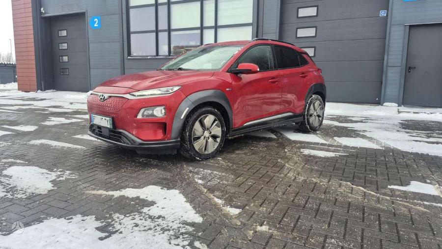 Red Hyundai Kona 2020 in Silute, with an engine capacity of 0.00 L and mileage of 278 thousand km for 9750 €, photo 2 on AUTOMOTO.COM.LV