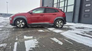 Red Hyundai Kona 2020 in Silute, with an engine capacity of 0.00 L and mileage of 278 thousand km for 9750 €, photo 3 on AUTOMOTO.COM.LV