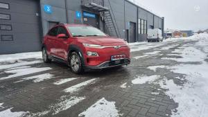 Red Hyundai Kona 2020 in Silute, with an engine capacity of 0.00 L and mileage of 278 thousand km for 9750 €, photo 7 on AUTOMOTO.COM.LV