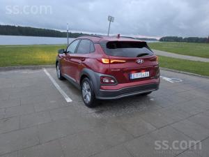 Red Hyundai Kona 2020 in Riga, with an engine capacity of 1.60 L and mileage of 146 thousand km for 16500 €, photo 3 on AUTOMOTO.COM.LV