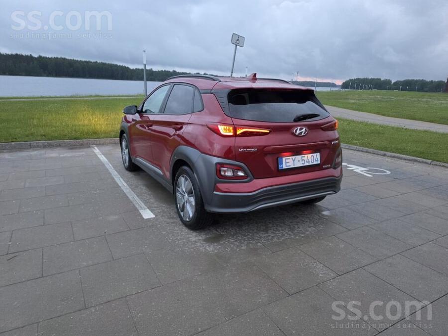 Red Hyundai Kona 2020 in Riga, with an engine capacity of 1.60 L and mileage of 146 thousand km for 16500 €, photo 3 on AUTOMOTO.COM.LV