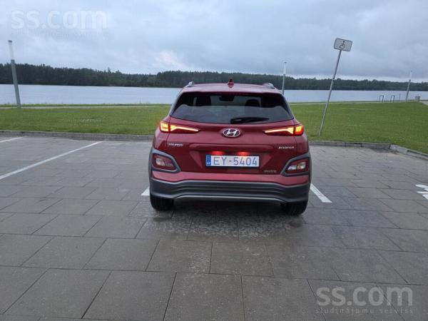 Red Hyundai Kona 2020 in Riga, with an engine capacity of 1.60 L and mileage of 146 thousand km for 16500 €, photo 3 on AUTOMOTO.COM.LV