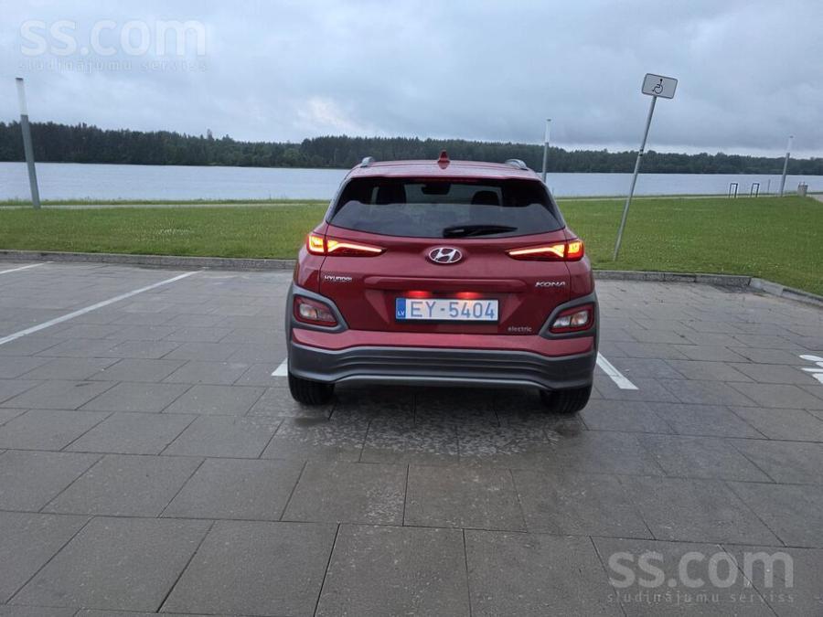 Red Hyundai Kona 2020 in Riga, with an engine capacity of 1.60 L and mileage of 146 thousand km for 16500 €, photo 4 on AUTOMOTO.COM.LV