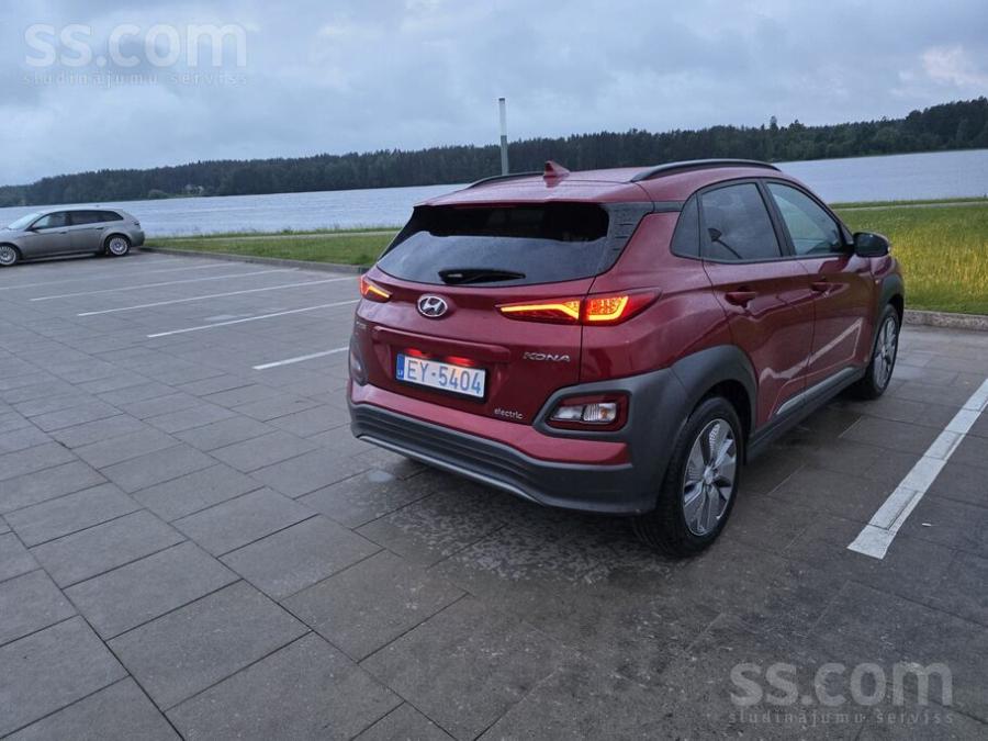 Red Hyundai Kona 2020 in Riga, with an engine capacity of 1.60 L and mileage of 146 thousand km for 16500 €, photo 5 on AUTOMOTO.COM.LV