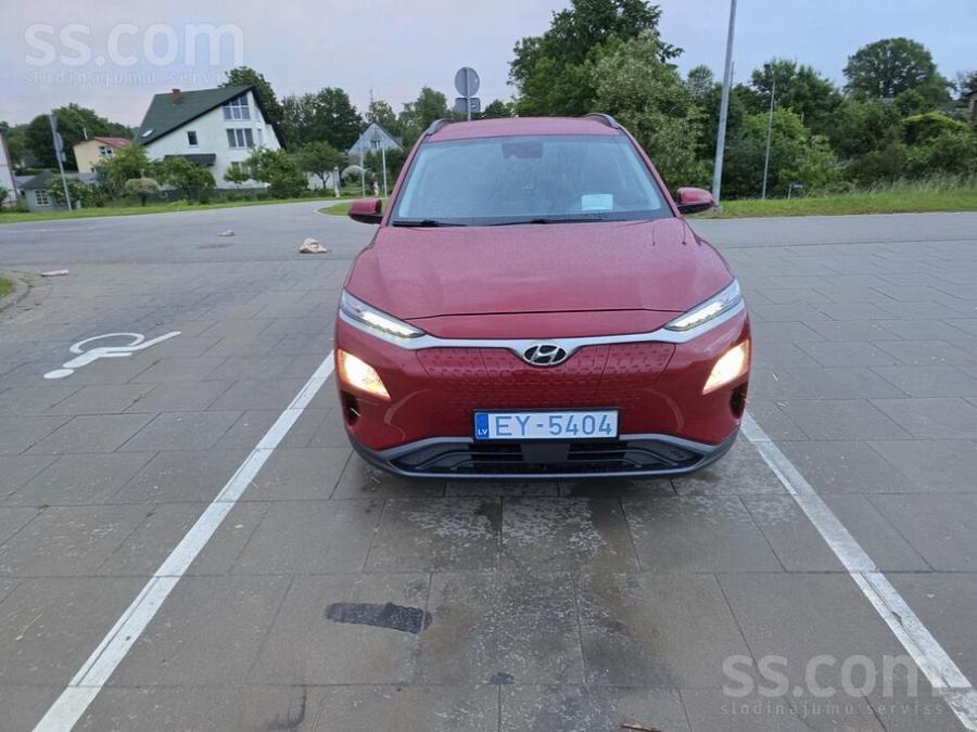 Red Hyundai Kona 2020 in Riga, with an engine capacity of 1.60 L and mileage of 146 thousand km for 16500 €, photo 6 on AUTOMOTO.COM.LV