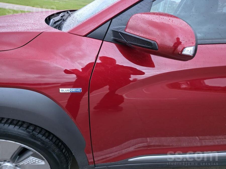 Red Hyundai Kona 2020 in Riga, with an engine capacity of 1.60 L and mileage of 146 thousand km for 16500 €, photo 18 on AUTOMOTO.COM.LV