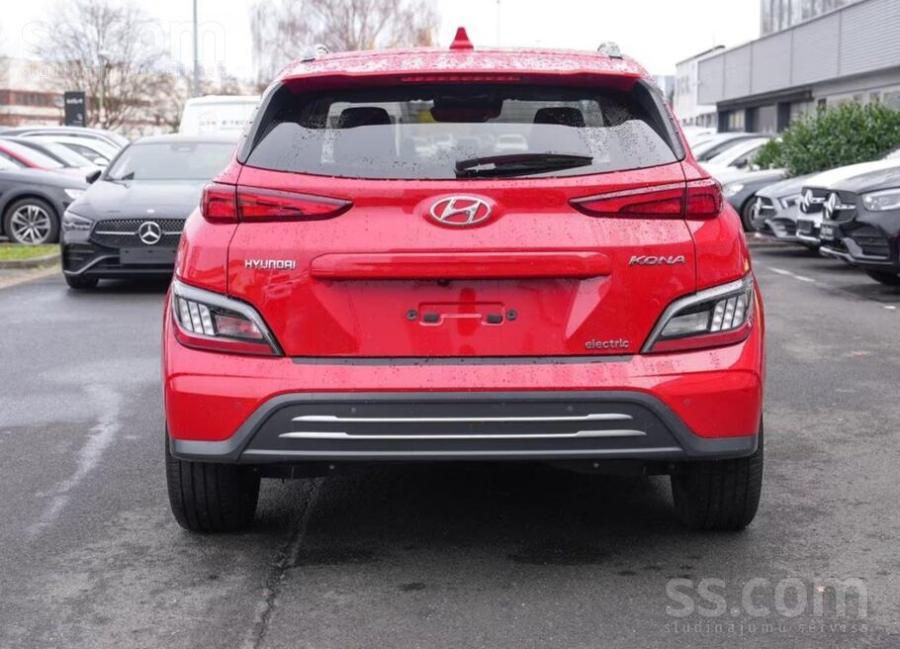 Red Hyundai Kona 2021 in Riga, with an engine capacity of 0.00 L and mileage of 32 thousand km for 15300 €, photo 5 on AUTOMOTO.COM.LV