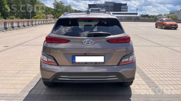 Hyundai Kona 2023 in Riga, with an engine capacity of 1.60 L and mileage of 73 thousand km for 21000 €, photo 4 on AUTOMOTO.COM.LV
