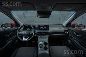 Balts Hyundai Kona 2022 Rīga, ar dzinēja tilpumu 0.00 L un nobraukumu 8 tūkst. km par 23900 €, foto 24 vietnē AUTOMOTO.COM.LV