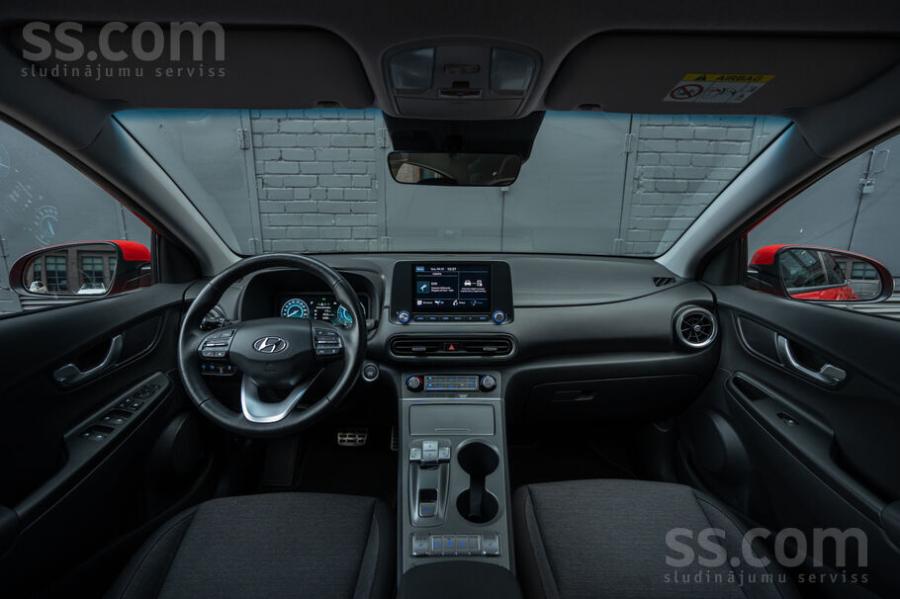 Balts Hyundai Kona 2022 Rīga, ar dzinēja tilpumu 0.00 L un nobraukumu 8 tūkst. km par 23900 €, foto 24 vietnē AUTOMOTO.COM.LV