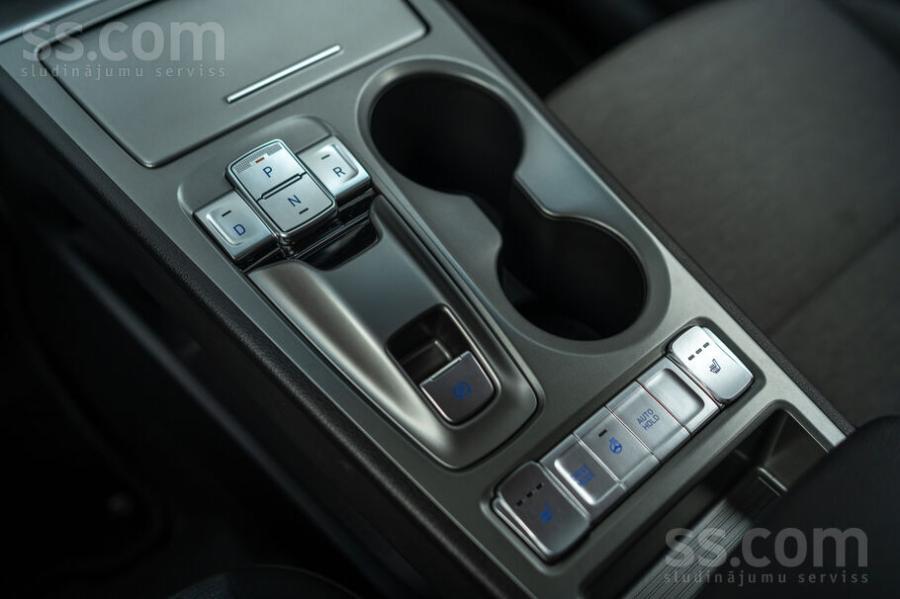 Balts Hyundai Kona 2022 Rīga, ar dzinēja tilpumu 0.00 L un nobraukumu 8 tūkst. km par 23900 €, foto 28 vietnē AUTOMOTO.COM.LV