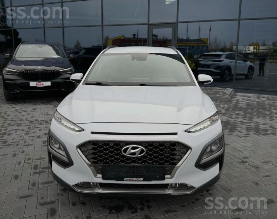 White Hyundai Kona 2018 in Telschi, with an engine capacity of 1.60 L and mileage of 102 thousand km for 10299 €, photo 2 on AUTOMOTO.COM.LV