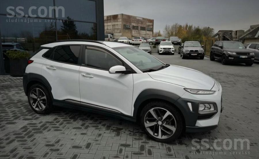 White Hyundai Kona 2018 in Telschi, with an engine capacity of 1.60 L and mileage of 102 thousand km for 10299 €, photo 6 on AUTOMOTO.COM.LV