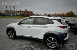White Hyundai Kona 2018 in Telschi, with an engine capacity of 1.60 L and mileage of 102 thousand km for 10299 €, photo 7 on AUTOMOTO.COM.LV
