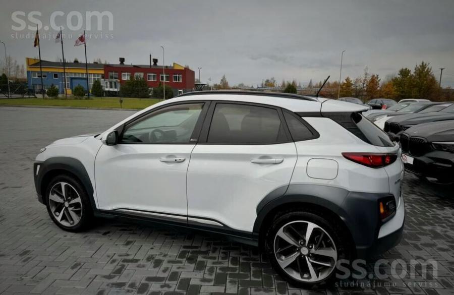 White Hyundai Kona 2018 in Telschi, with an engine capacity of 1.60 L and mileage of 102 thousand km for 10299 €, photo 7 on AUTOMOTO.COM.LV