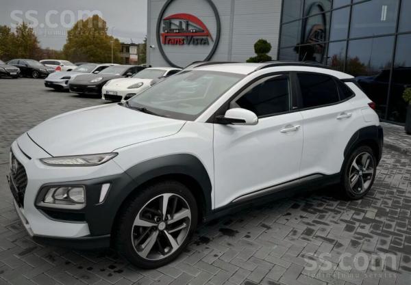 White Hyundai Kona 2018 in Telschi, with an engine capacity of 1.60 L and mileage of 102 thousand km for 10299 €, photo 8 on AUTOMOTO.COM.LV