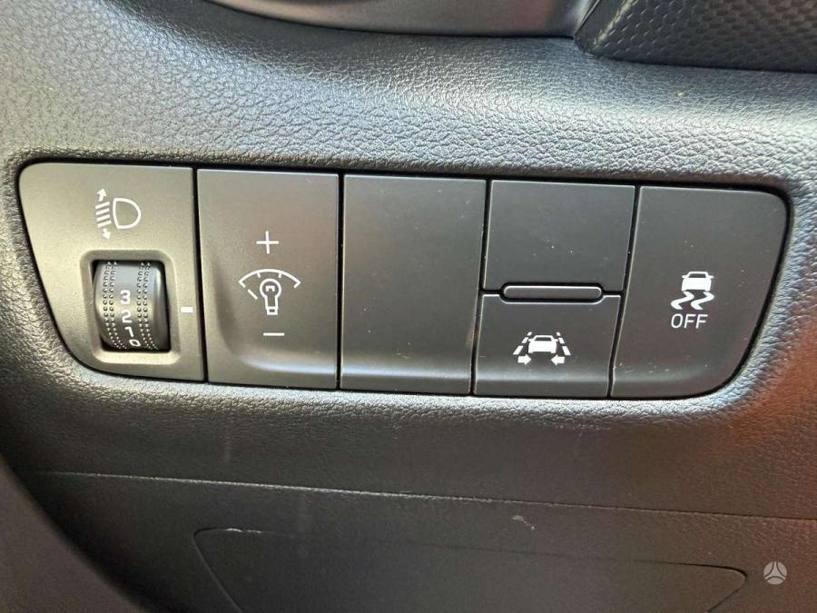 Balts Hyundai Kona 2018 Tauragė, ar dzinēja tilpumu 1.60 L un nobraukumu 157 tūkst. km par 8200 €, foto 14 vietnē AUTOMOTO.COM.LV