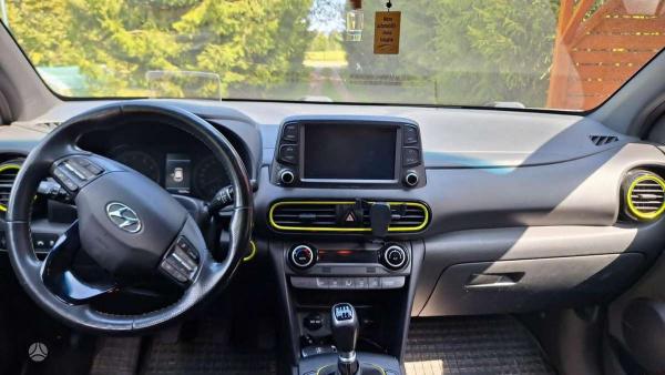 White Hyundai Kona 2018 in Sirvintos, with an engine capacity of 1.00 L and mileage of 73 thousand km for 11500 €, photo 2 on AUTOMOTO.COM.LV