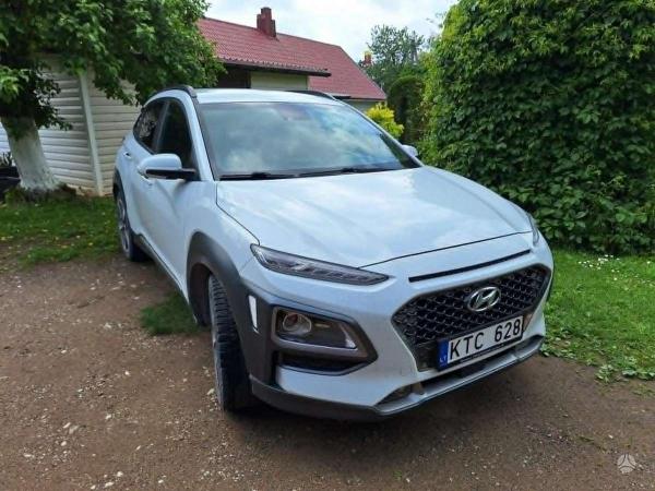 White Hyundai Kona 2018 in Sirvintos, with an engine capacity of 1.00 L and mileage of 73 thousand km for 11500 €, photo 4 on AUTOMOTO.COM.LV