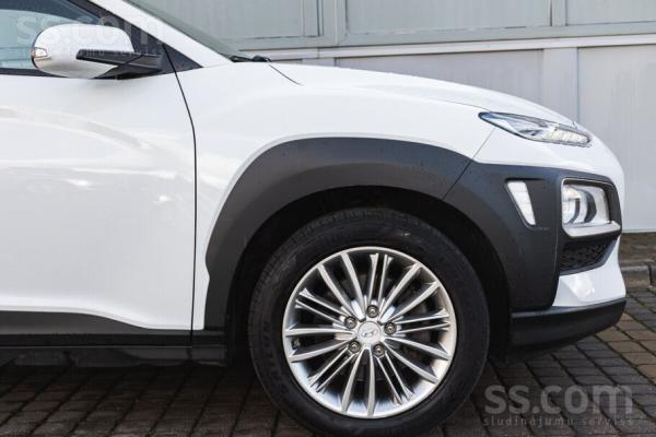 White Hyundai Kona 2018 in Ventspils, with an engine capacity of 1.60 L and mileage of 142 thousand km for 13000 €, photo 10 on AUTOMOTO.COM.LV