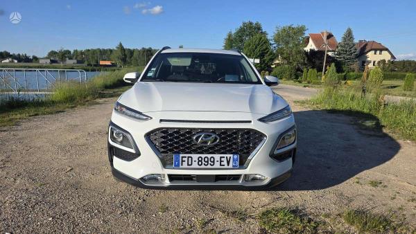 White Hyundai Kona 2019 in Kaunas, with an engine capacity of 1.60 L and mileage of 180 thousand km for 10200 €, photo 4 on AUTOMOTO.COM.LV