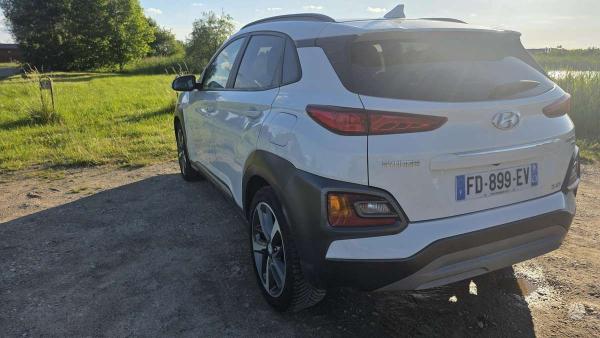 White Hyundai Kona 2019 in Kaunas, with an engine capacity of 1.60 L and mileage of 180 thousand km for 10200 €, photo 6 on AUTOMOTO.COM.LV