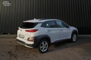 White Hyundai Kona 2020 in Kaunas, with an engine capacity of 0.00 L and mileage of 29 thousand km for 26358 €, photo 2 on AUTOMOTO.COM.LV