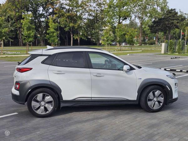 Hyundai Kona 2020 Kauņa vietnē Balts Hyundai Kona 2020 Kauņa, ar dzinēja tilpumu 0.00 L un nobraukumu 68 tūkst. km par 15100 €, foto 9 vietnē AUTOMOTO.COM.LV