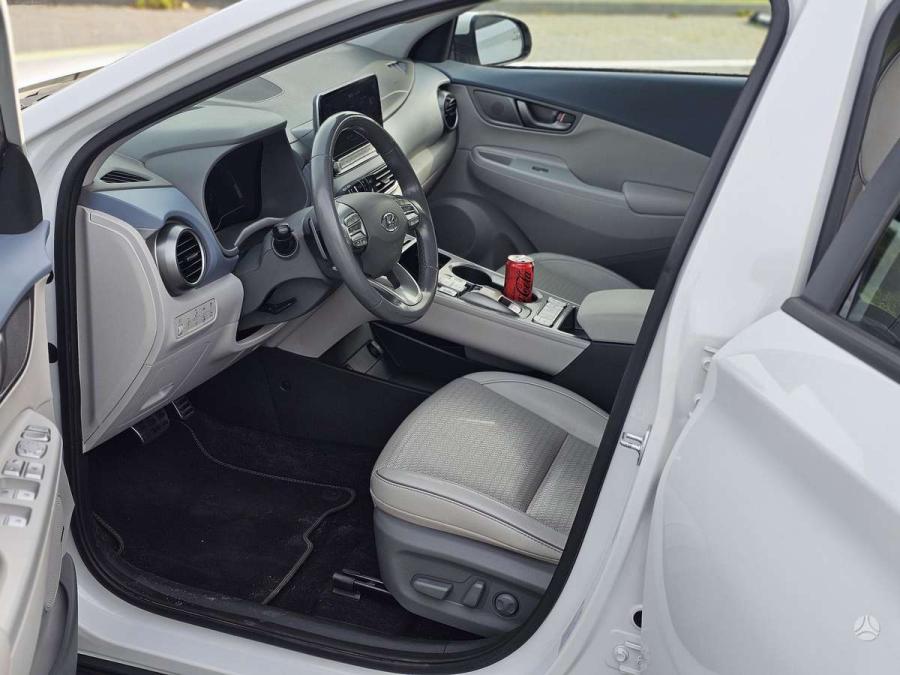 Balts Hyundai Kona 2020 Kauņa, ar dzinēja tilpumu 0.00 L un nobraukumu 68 tūkst. km par 15100 €, foto 24 vietnē AUTOMOTO.COM.LV