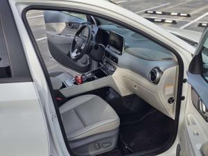 Balts Hyundai Kona 2020 Kauņa, ar dzinēja tilpumu 0.00 L un nobraukumu 68 tūkst. km par 15100 €, foto 30 vietnē AUTOMOTO.COM.LV