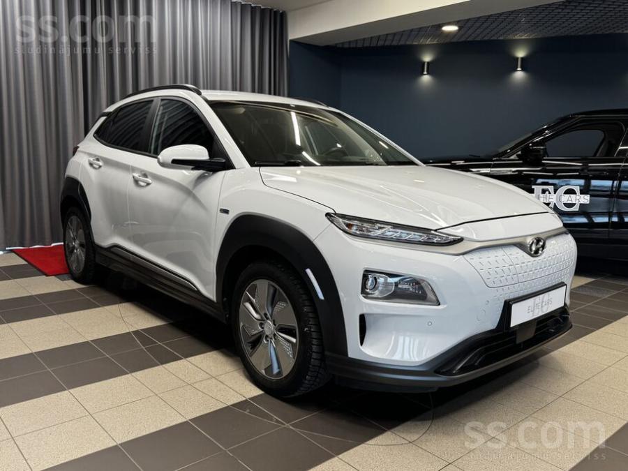 White Hyundai Kona 2020 in Riga, with an engine capacity of 0.00 L and mileage of 71 thousand km for 18990 €, photo 4 on AUTOMOTO.COM.LV