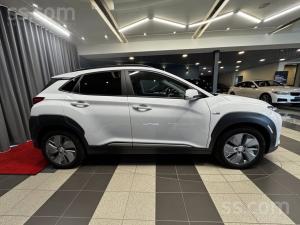 White Hyundai Kona 2020 in Riga, with an engine capacity of 0.00 L and mileage of 71 thousand km for 18990 €, photo 5 on AUTOMOTO.COM.LV