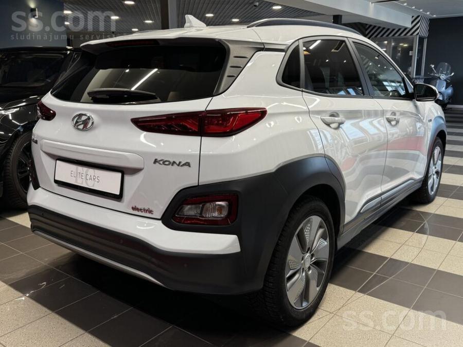 White Hyundai Kona 2020 in Riga, with an engine capacity of 0.00 L and mileage of 71 thousand km for 18990 €, photo 6 on AUTOMOTO.COM.LV