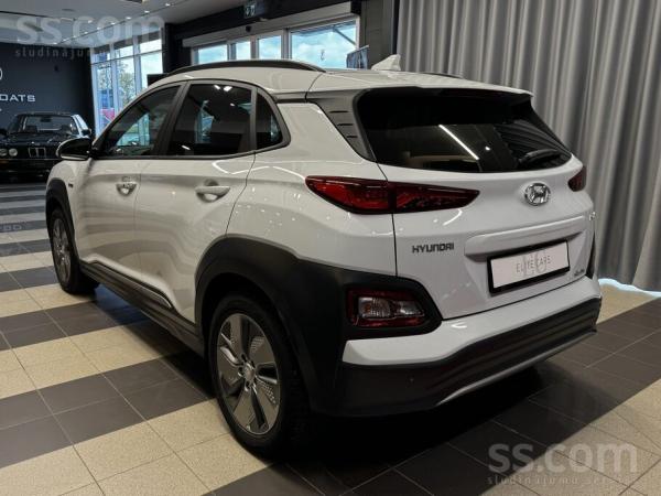 White Hyundai Kona 2020 in Riga, with an engine capacity of 0.00 L and mileage of 71 thousand km for 18990 €, photo 8 on AUTOMOTO.COM.LV