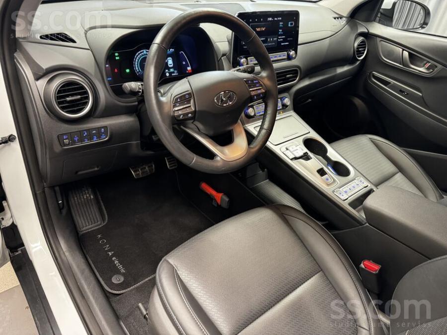 White Hyundai Kona 2020 in Riga, with an engine capacity of 0.00 L and mileage of 71 thousand km for 18990 €, photo 12 on AUTOMOTO.COM.LV