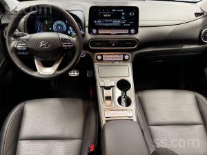 White Hyundai Kona 2020 in Riga, with an engine capacity of 0.00 L and mileage of 71 thousand km for 18990 €, photo 13 on AUTOMOTO.COM.LV