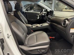 White Hyundai Kona 2020 in Riga, with an engine capacity of 0.00 L and mileage of 71 thousand km for 18990 €, photo 15 on AUTOMOTO.COM.LV