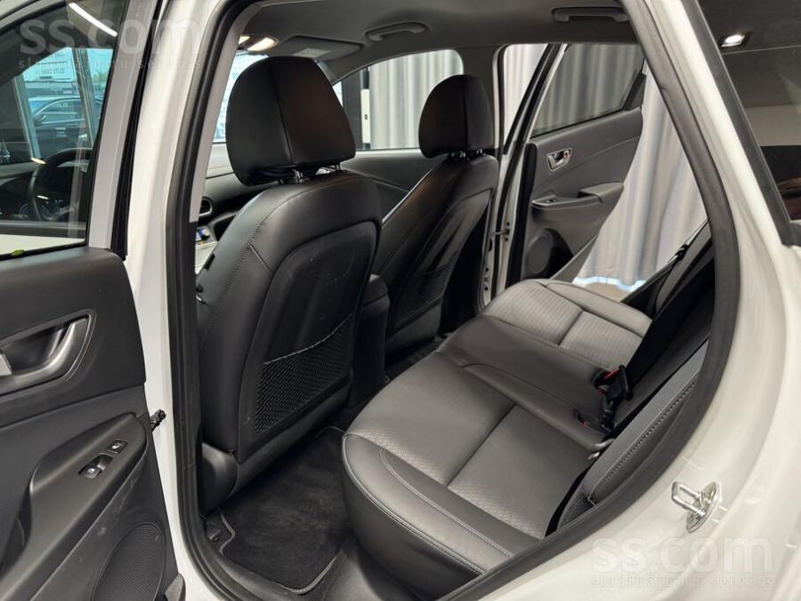 White Hyundai Kona 2020 in Riga, with an engine capacity of 0.00 L and mileage of 71 thousand km for 18990 €, photo 19 on AUTOMOTO.COM.LV