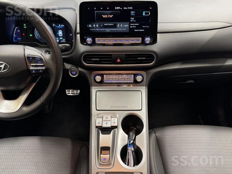 White Hyundai Kona 2020 in Riga, with an engine capacity of 0.00 L and mileage of 71 thousand km for 18990 €, photo 22 on AUTOMOTO.COM.LV