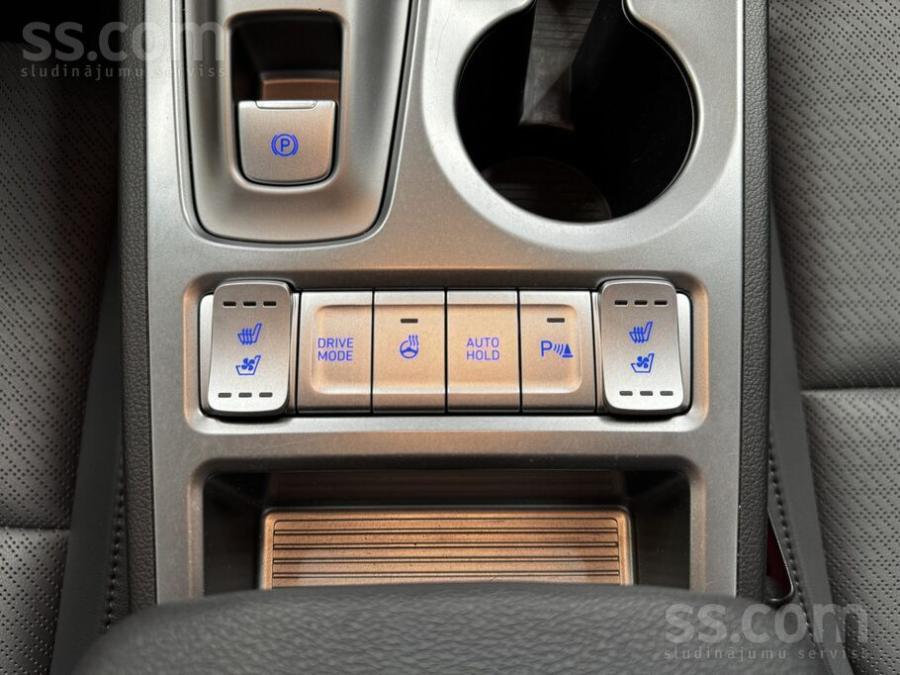 White Hyundai Kona 2020 in Riga, with an engine capacity of 0.00 L and mileage of 71 thousand km for 18990 €, photo 23 on AUTOMOTO.COM.LV