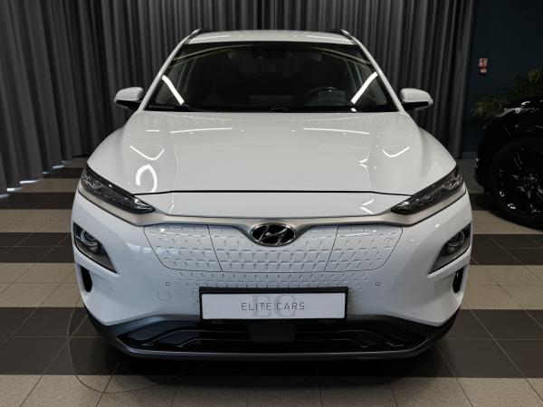 White Hyundai Kona 2020 in Riga, with an engine capacity of 0.00 L and mileage of 71 thousand km for 18990 €, photo 1 on AUTOMOTO.COM.LV