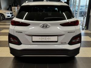White Hyundai Kona 2020 in Riga, with an engine capacity of 0.00 L and mileage of 71 thousand km for 18990 €, photo 6 on AUTOMOTO.COM.LV