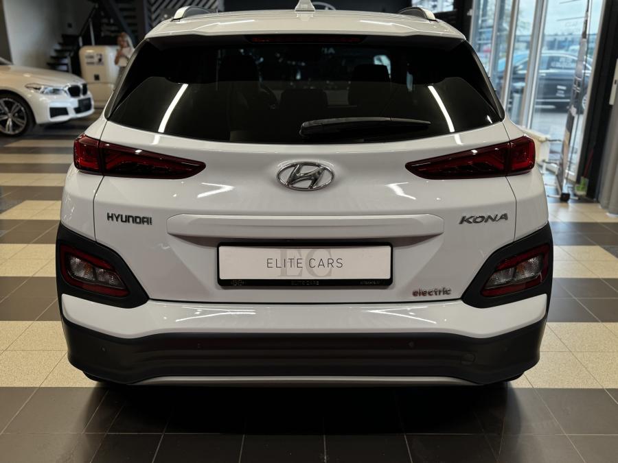 White Hyundai Kona 2020 in Riga, with an engine capacity of 0.00 L and mileage of 71 thousand km for 18990 €, photo 6 on AUTOMOTO.COM.LV