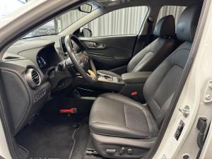 White Hyundai Kona 2020 in Riga, with an engine capacity of 0.00 L and mileage of 71 thousand km for 18990 €, photo 10 on AUTOMOTO.COM.LV