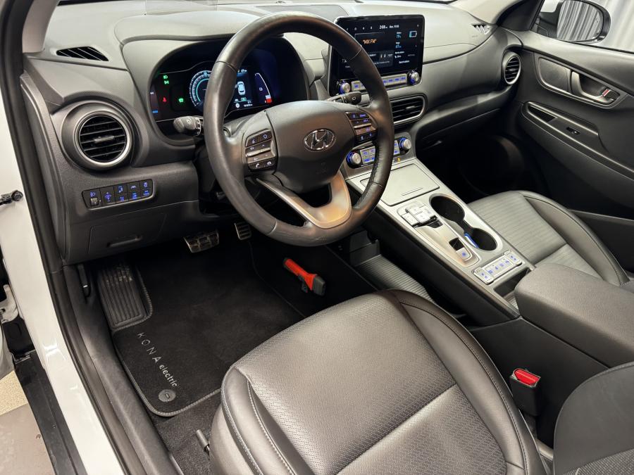 White Hyundai Kona 2020 in Riga, with an engine capacity of 0.00 L and mileage of 71 thousand km for 18990 €, photo 11 on AUTOMOTO.COM.LV