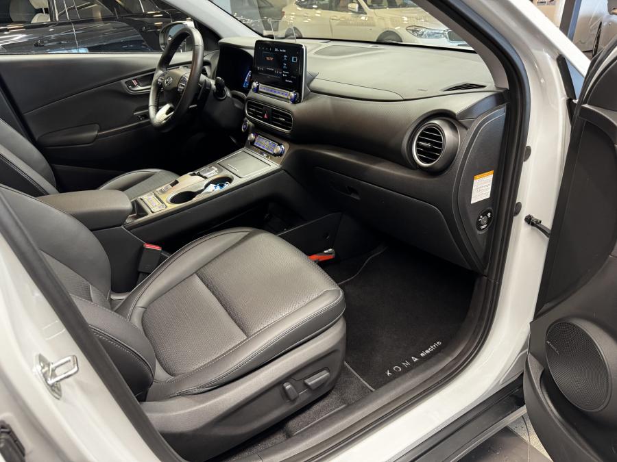 White Hyundai Kona 2020 in Riga, with an engine capacity of 0.00 L and mileage of 71 thousand km for 18990 €, photo 13 on AUTOMOTO.COM.LV
