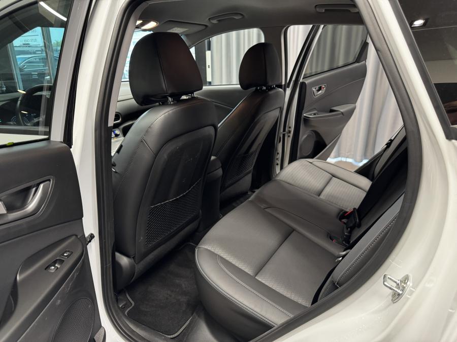 White Hyundai Kona 2020 in Riga, with an engine capacity of 0.00 L and mileage of 71 thousand km for 18990 €, photo 18 on AUTOMOTO.COM.LV