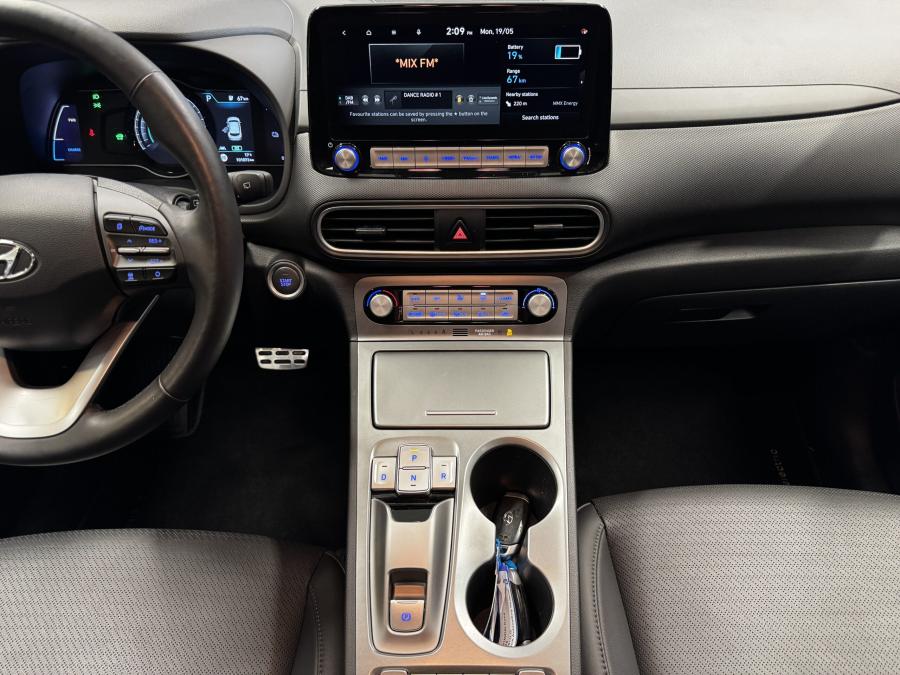 White Hyundai Kona 2020 in Riga, with an engine capacity of 0.00 L and mileage of 71 thousand km for 18990 €, photo 21 on AUTOMOTO.COM.LV