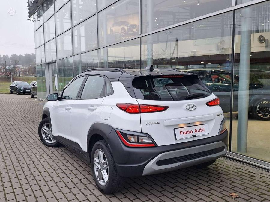 White Hyundai Kona 2021 in Vilnius, with an engine capacity of 1.00 L and mileage of 97 thousand km for 13500 €, photo 2 on AUTOMOTO.COM.LV