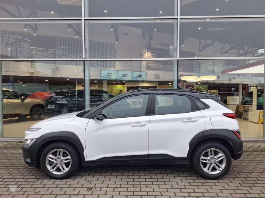 White Hyundai Kona 2021 in Vilnius, with an engine capacity of 1.00 L and mileage of 97 thousand km for 13500 €, photo 3 on AUTOMOTO.COM.LV